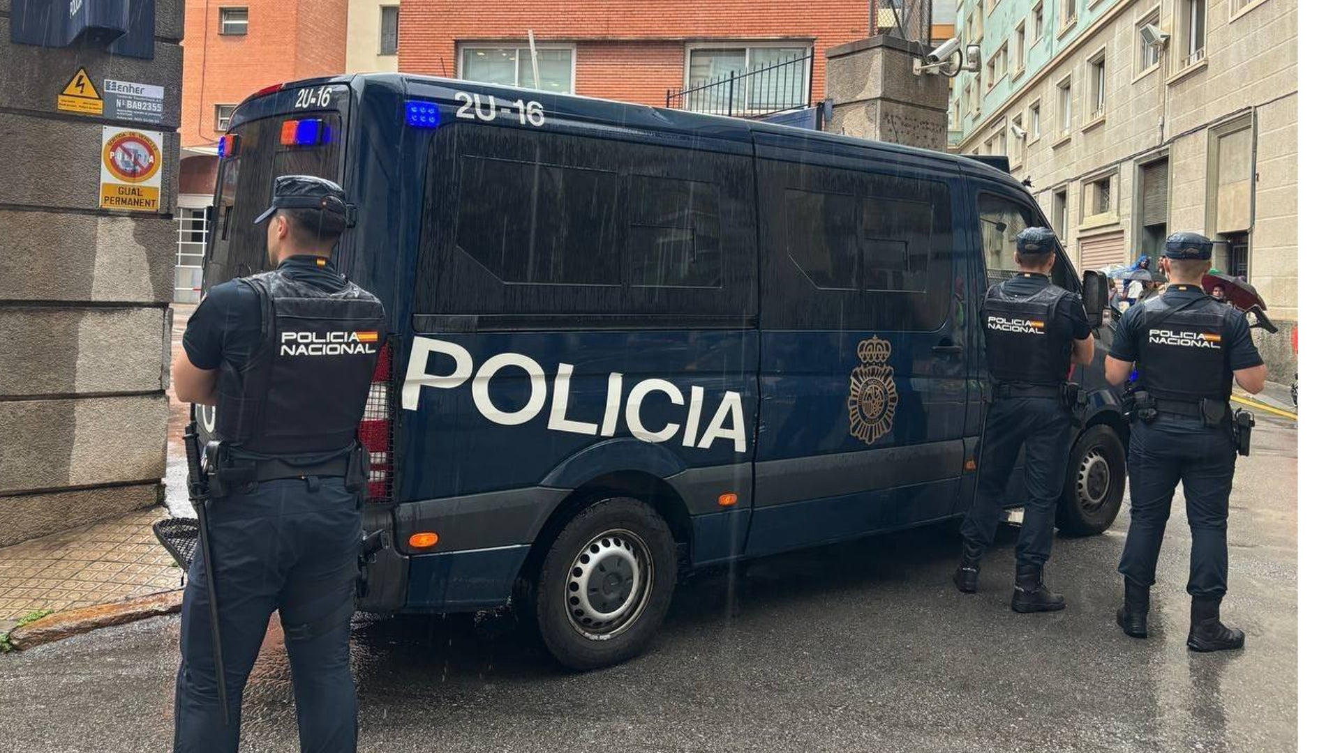 Un Juzgado Amnistía A Los 46 Policías Investigados Por Las Cargas Del 1